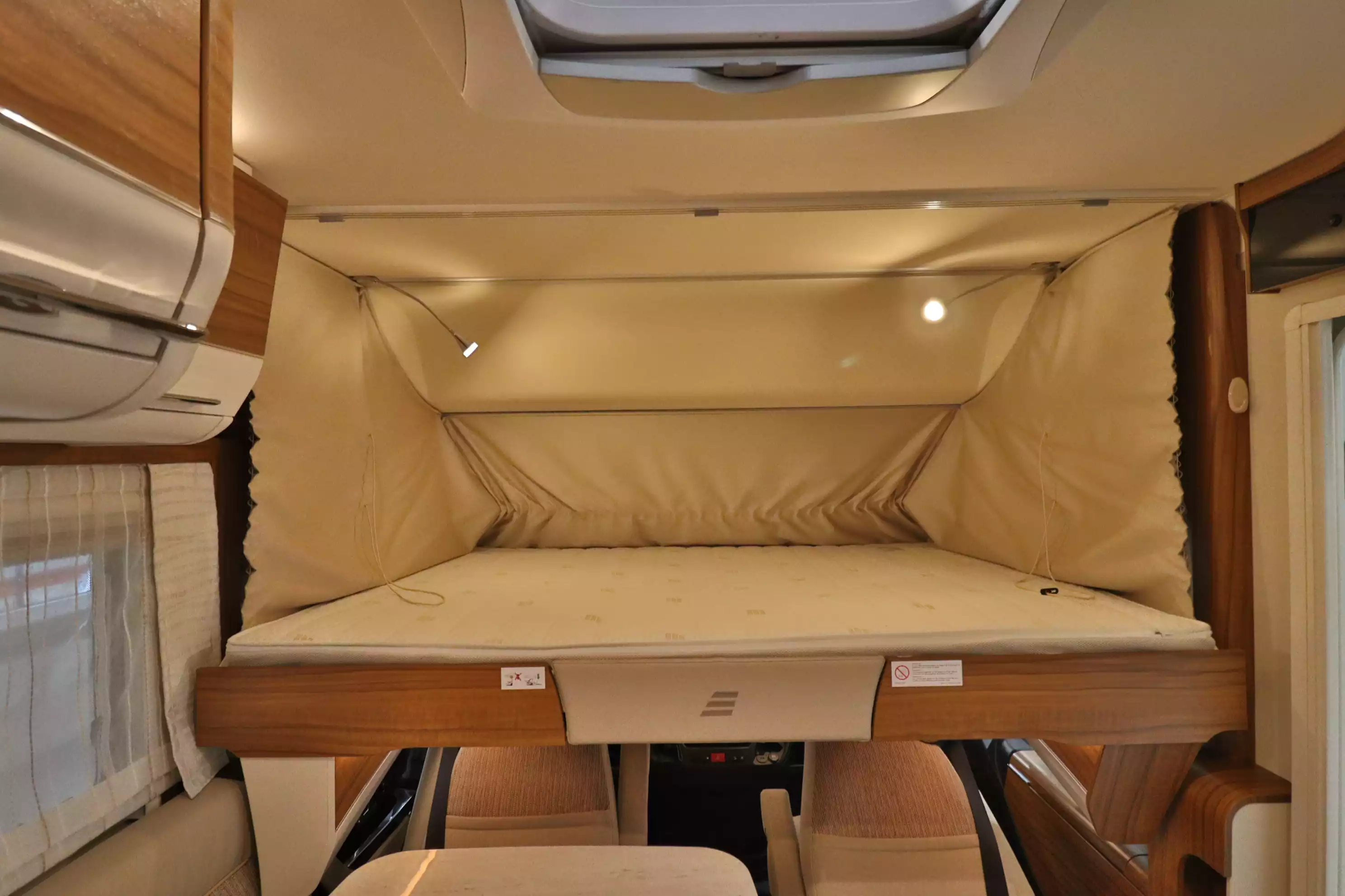 HYMER-ERIBA B 574 DL beim Wohnmobilpark in Bad Honnef kaufen